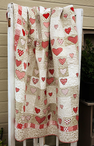 Cuddle Up in Hugs with This Special Quilt - Quilting Digest