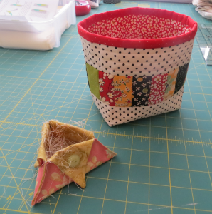 A Nicely Sized Thread Catcher for All Those Snippets - Quilting Digest